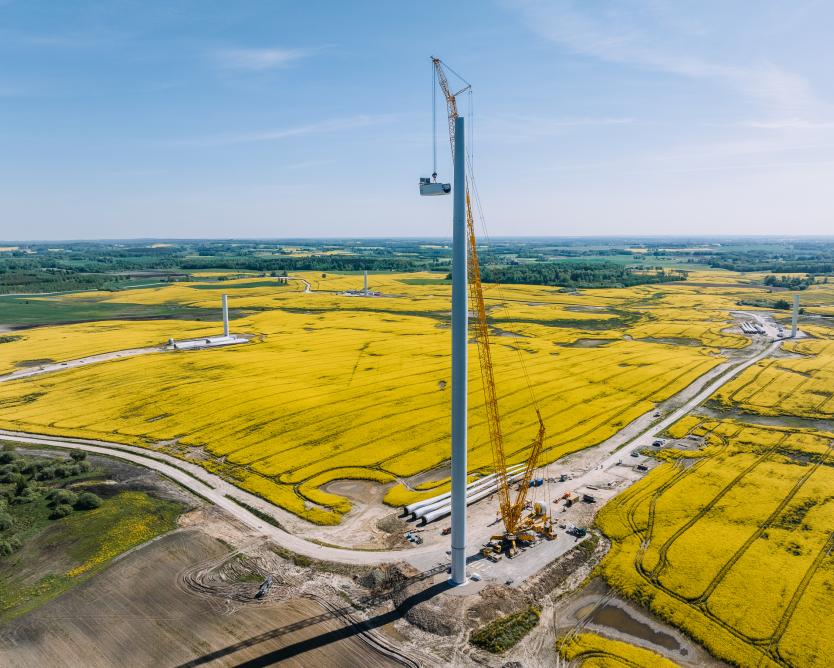 First wind turbine erected in the largest wind farm under construction ...